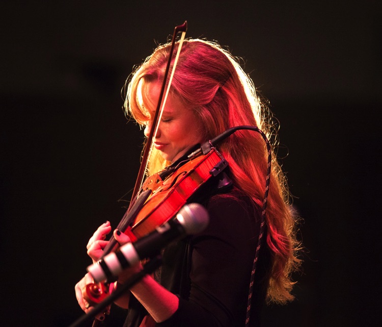 ANDREA HAMMONDVocalist-Violinist-Recording ArtistAndrea Hammond is a ...